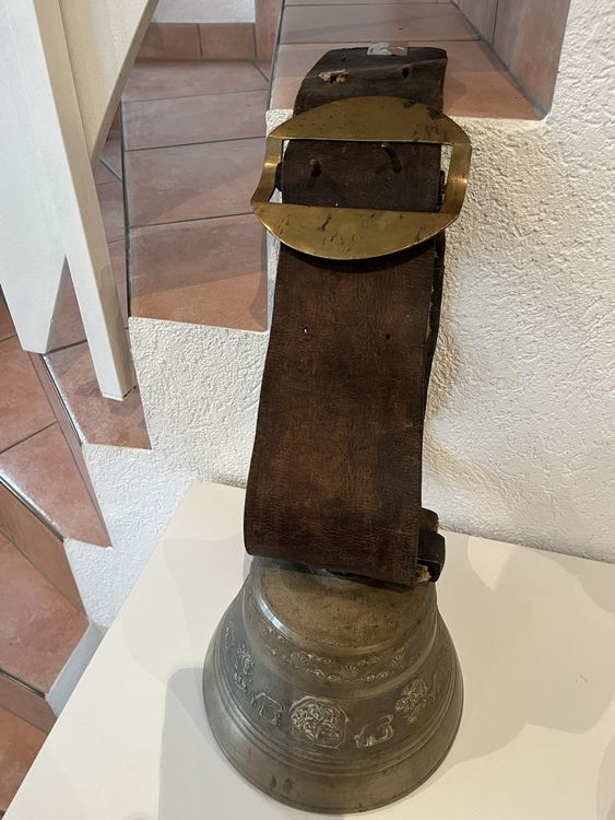 Belle CLOCHE EN BRONZE diamètre 23 cm (Gebraucht) in Crissier für CHF ...