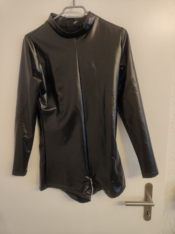 Body mit Reissverschluss (Neu (gemäss Beschreibung)) in Lyss für CHF 50 – mit Lieferung auf ...