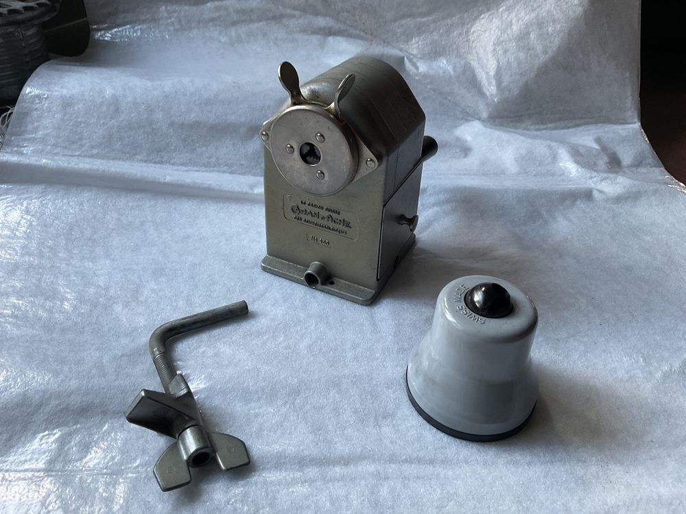 Bleistiftspitzer Caran D'ache &Gedess (Gebraucht) in nunningen für CHF ...