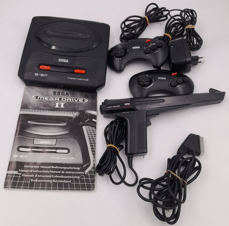 Console Sega Mega Drive II + Light Phaser + 34 Jeux + notice (D ...