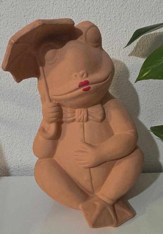 Lustige Frosch-Figur aus Ton mit Schirm für Garten/Deko (Neu (gemäss ...