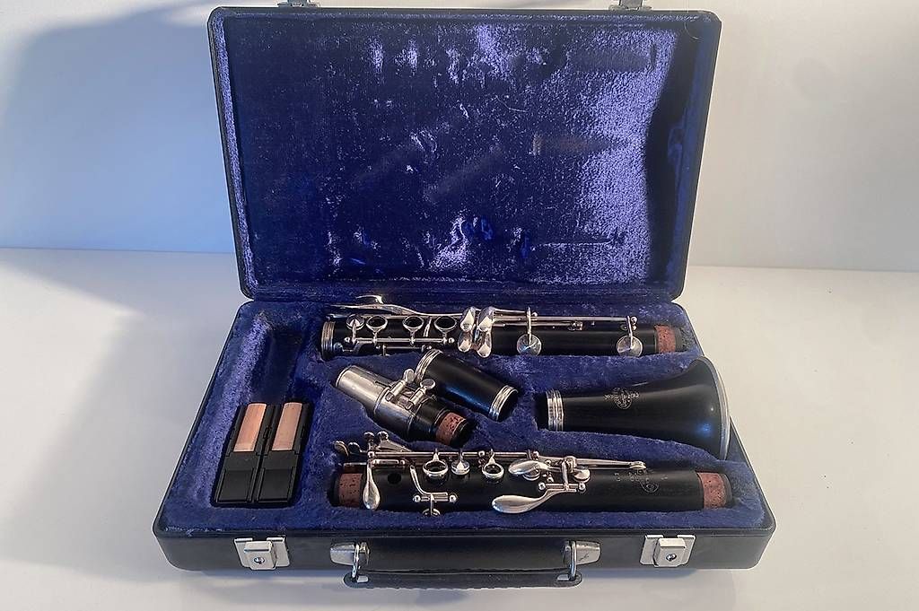 Buffet Crampon France Klarinet E-11 mit Case (Gebraucht) in Ballwil für ...