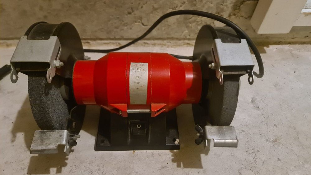 Vends une meule électrique (Gebraucht) in Biel/Bienne für CHF 25 – mit ...