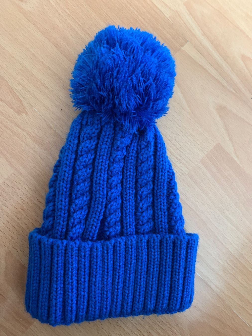 Joli bonnet neuf Zürich Assurance taille unique bleu roi (D'occasion) à ...