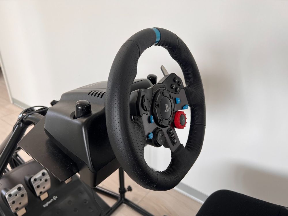 Logitech G29 und SimRacing Sitz, Bundle komplett | Acheter sur Ricardo