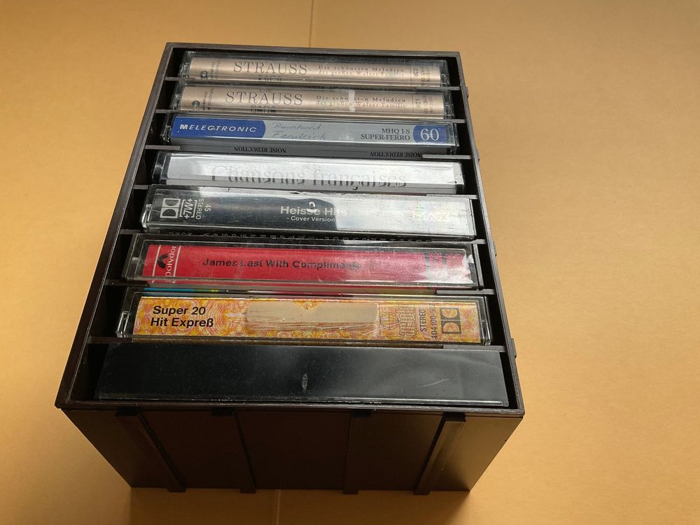 Cassetten-Archivbox mit 8 Kassetten (Gebraucht) in Bottighofen für CHF ...