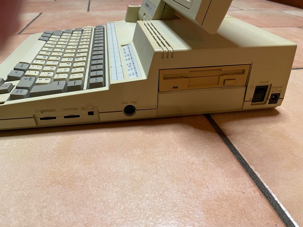 Ordinateur vintage portable Sharp PC-5541 | Kaufen auf Ricardo