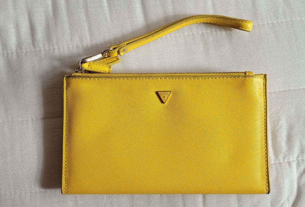 pochette guess (Neuf avec emballage d'origine) à Lausanne pour CHF 30 ...
