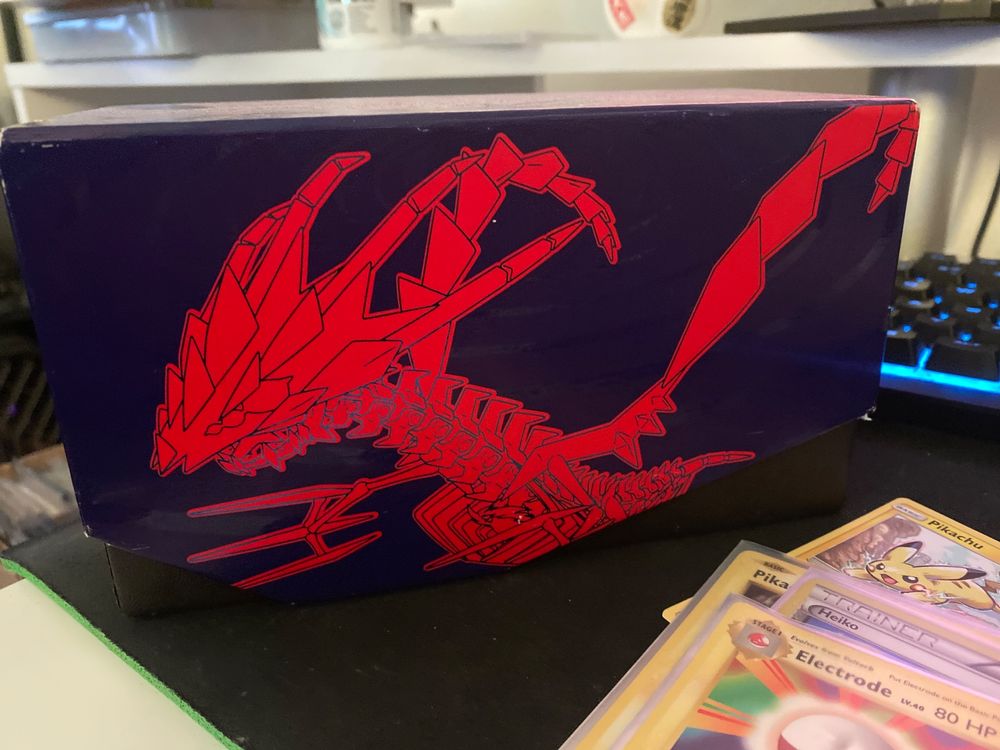 Pokemon Trainer Box Flammende Finsternis Leer | Kaufen auf Ricardo