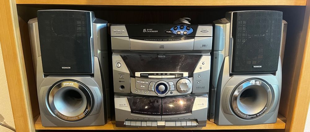 Thomson Stereoanlage mit 2 Boxen | Kaufen auf Ricardo