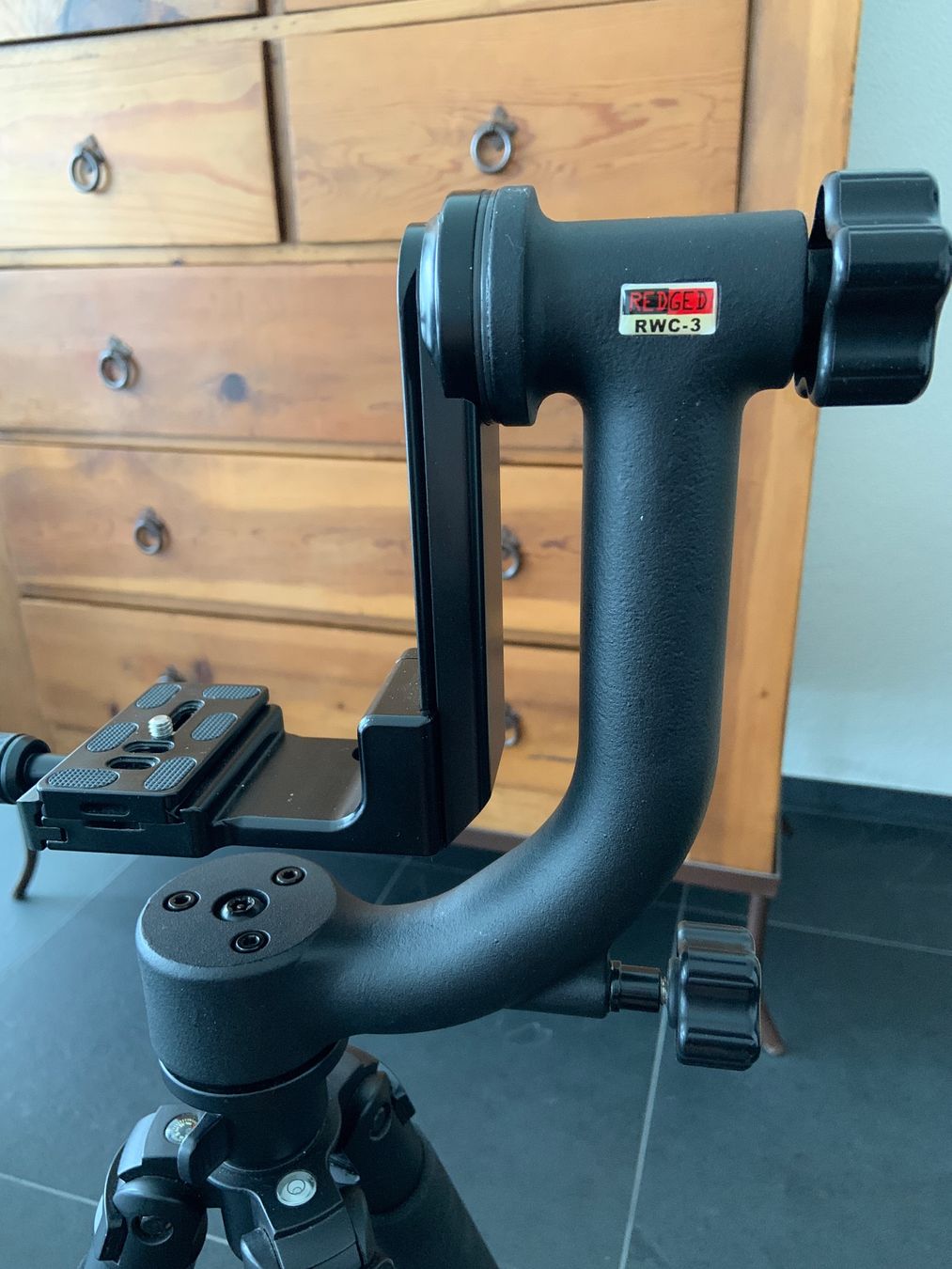 Stativ Omega Carbon III mit REDGED RWC-3 Swing Head (Gebraucht) in ...