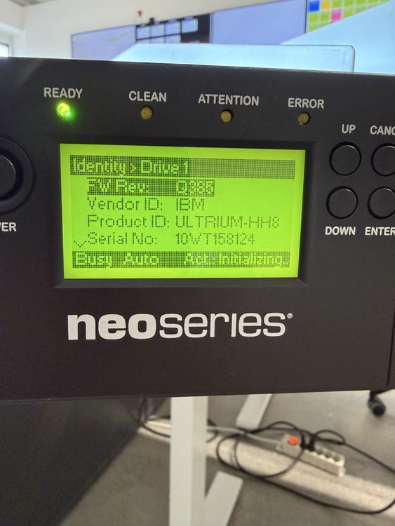 Neoseries T24s Tape Library mit IBM Ultrium LTO-8 Laufwerk (Defekt) in ...