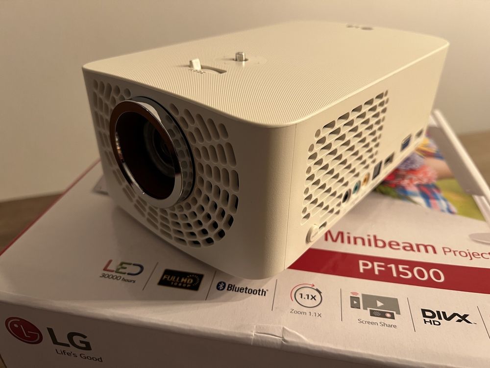 LG Minibeam Beamer PF1500 LED FullHD (Gebraucht) in Wetzikon ZH für CHF ...