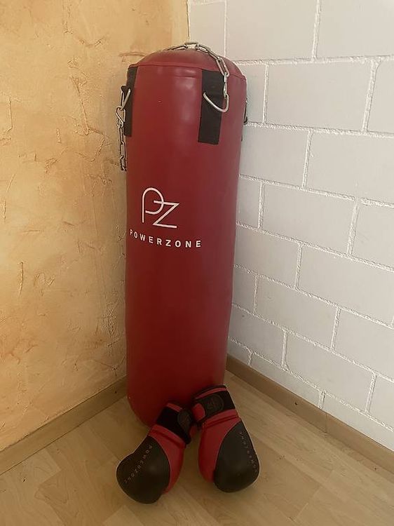 Boxsack mit Handschuhen (Gebraucht) in Walenstadt für CHF 40 – nur ...