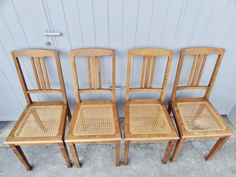 Grosi's antiker Holzstuhl mit Geflecht (Gebraucht) in Kerzers für CHF 135 – nur Abholung auf ...