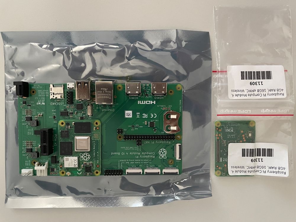 Raspberry 2 x CM4104016 + SC0326 | Kaufen auf Ricardo
