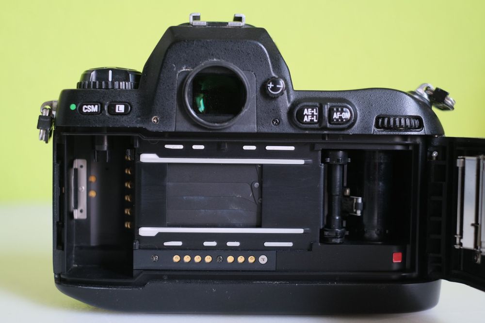 Nikon F100 (Analog) (Gebraucht) in Zürich für CHF 160 – mit Lieferung ...