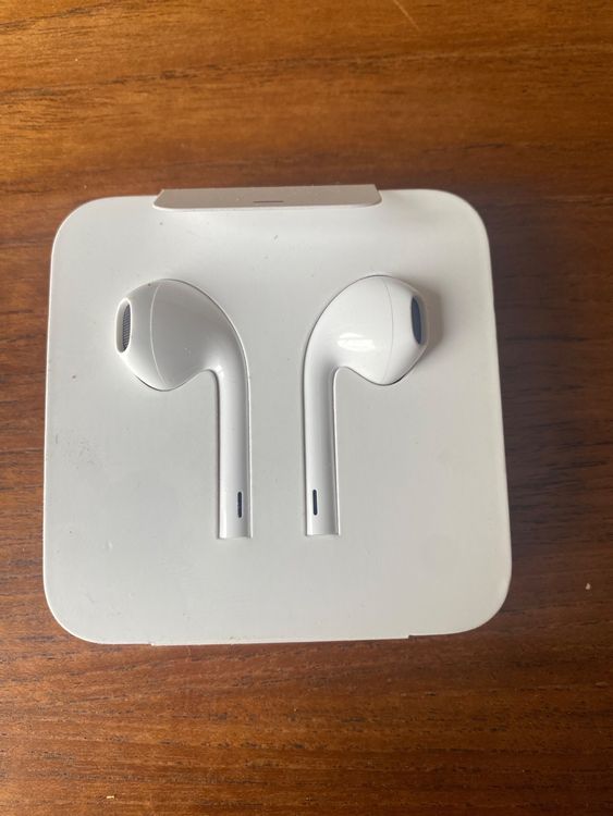 Apple Earpods Lightning (Neu und originalverpackt) in Zürich für CHF 10 ...