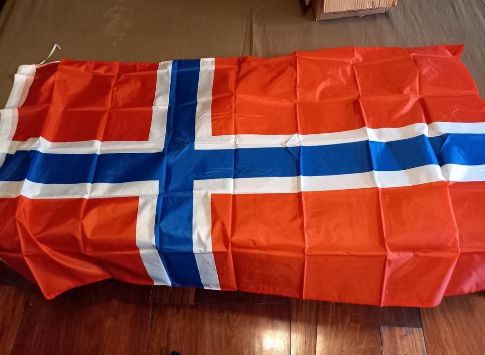 Norwegische Flagge Norwegens Drapeau Norvège / norvégien (Neu und originalverpackt) in Bremblens ...