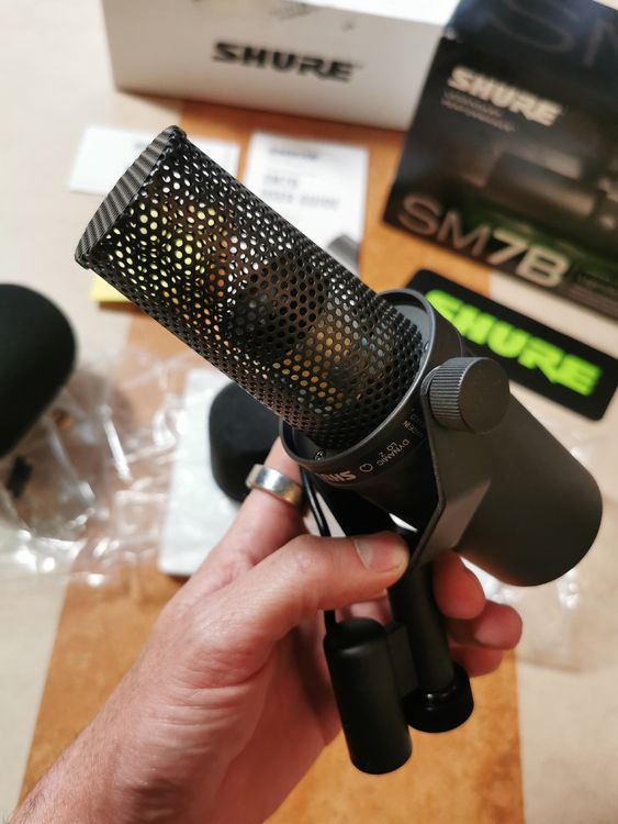 Shure SM7B (Neu (gemäss Beschreibung)) in Tremona für CHF 250 – mit ...