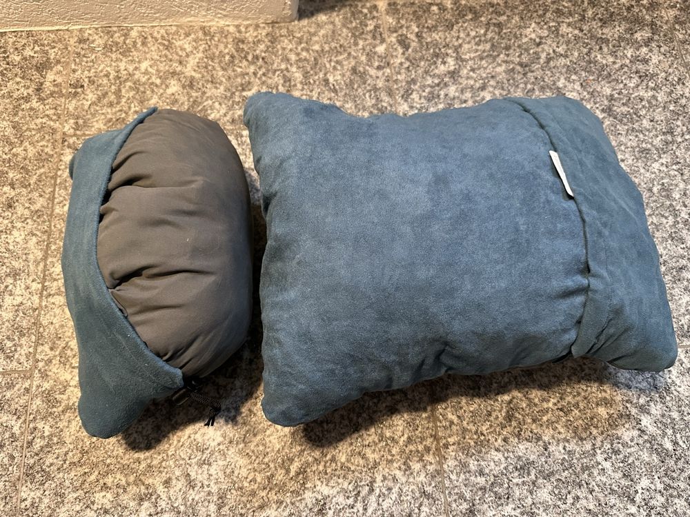 2 foldable camping pillows (Gebraucht) in Bellinzona für CHF 9 – mit ...