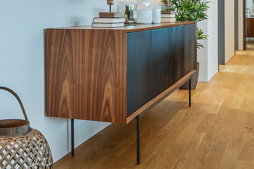 Sideboard, Nussbaum/schwarz, von LIVIQUE | Kaufen auf Ricardo