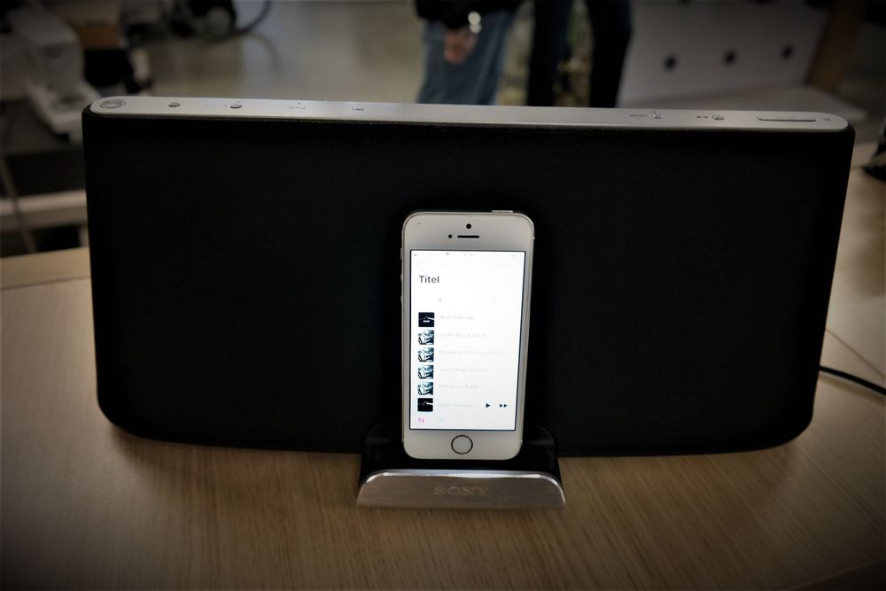 Sony Dock for Lightning iPod/iPhone/iPad RDP-XA700IP (Gebraucht) in ...