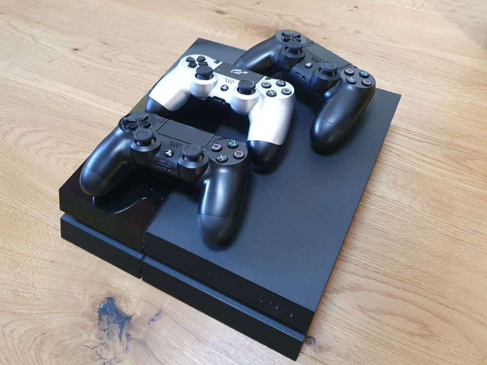 PS4, Lenkrad, Gaspedal, 3 Controller, Games, Playstation TV (Gebraucht) in Greifensee für CHF ...