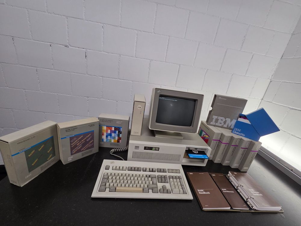 IBM PC AT 5170 mit IBM Monitor 8513 und original Software!! (Gebraucht ...