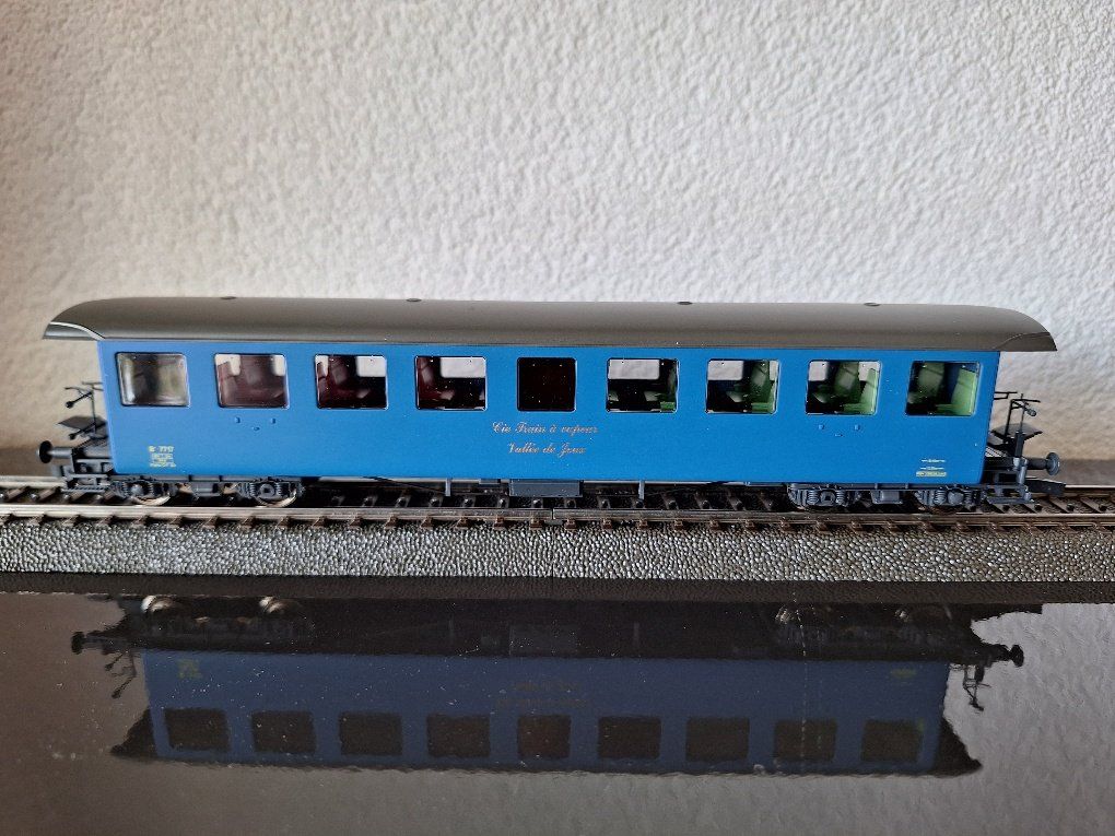 ROCO HO, Voiture bleu, train à vapeur de la vallée de Joux (Neuf avec ...