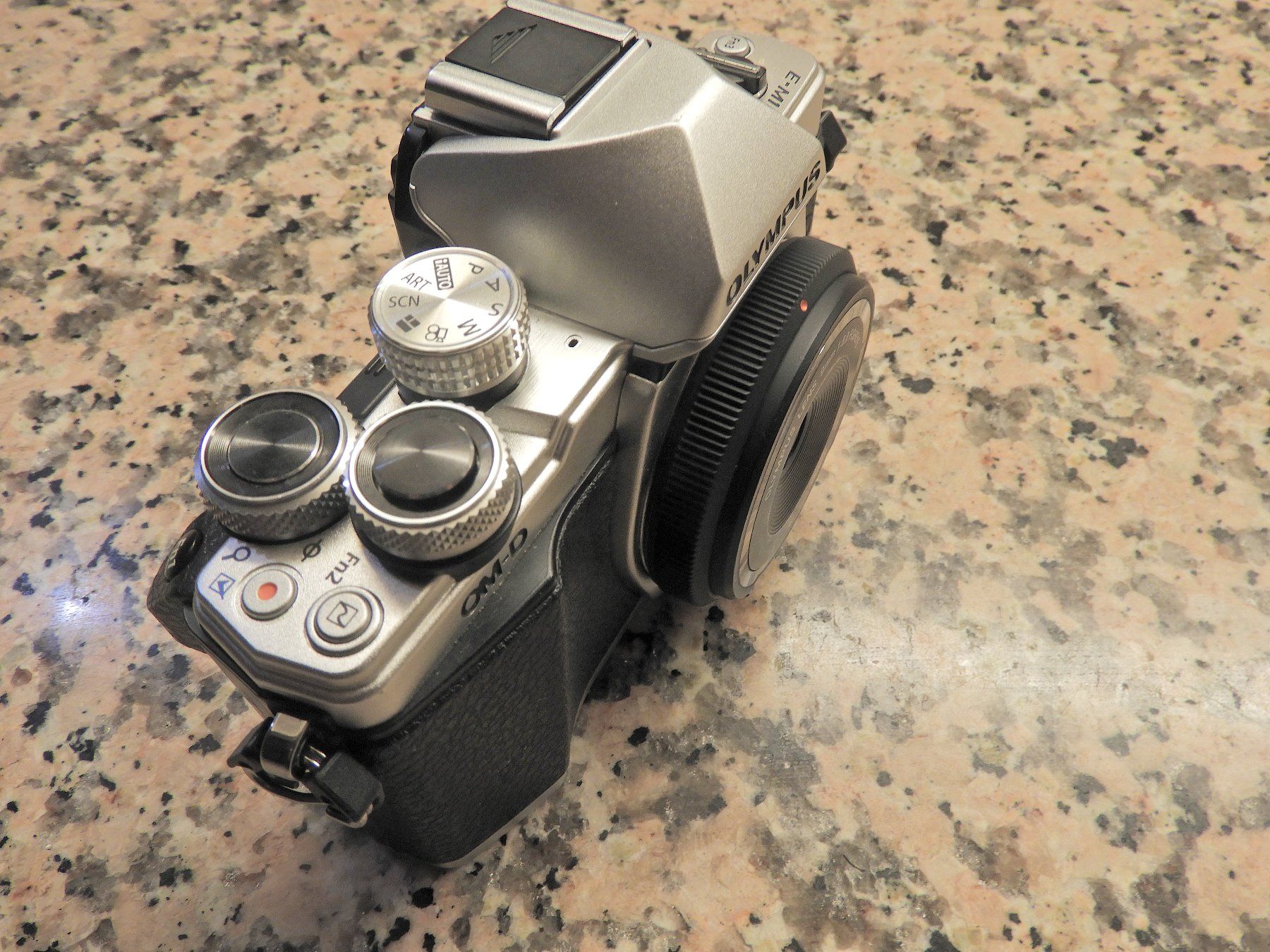 OLYMPUS OM-D E-M10 Mark II SET------ nur 1.966 Auslösungen (Gebraucht ...