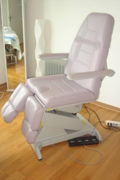 Kosmetikliege, Fusspflegestuhl, Massageliege (Gebraucht) in Glis für ...