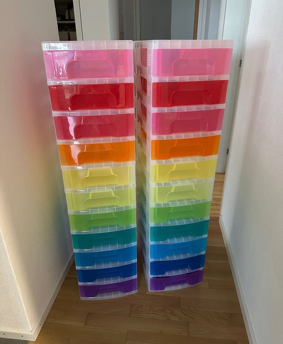 2x Really Useful Box Rainbow (NP für beide 234.-) (Gebraucht) in ...