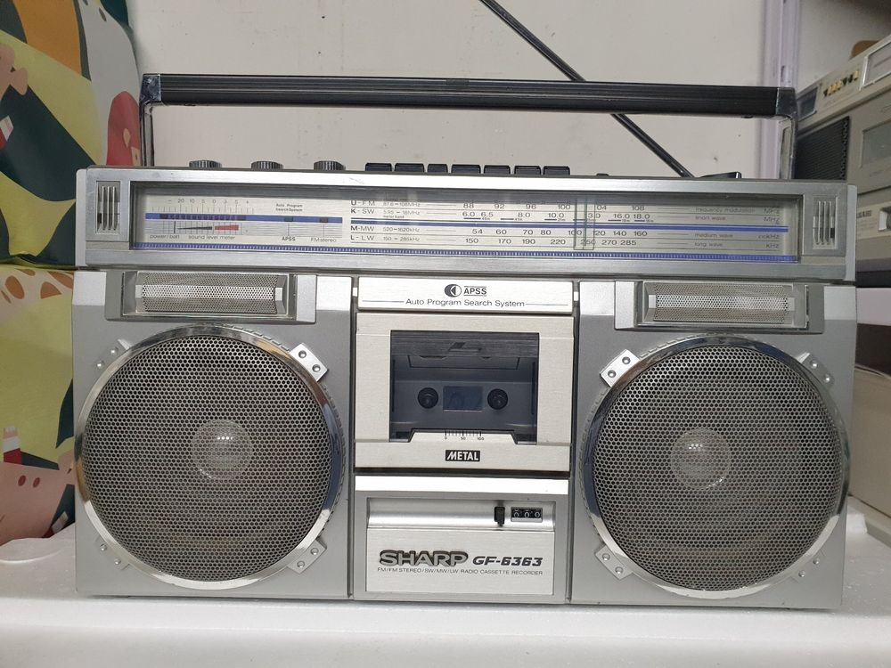 Sharp Radio Boombox Ghettoblaster | Acheter sur Ricardo
