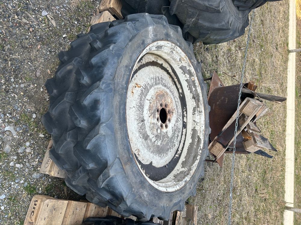 Pflegeräder Kompletträder 9.5R36 (Gebraucht) in Aarberg für CHF 1 – nur Abholung auf Ricardo kaufen