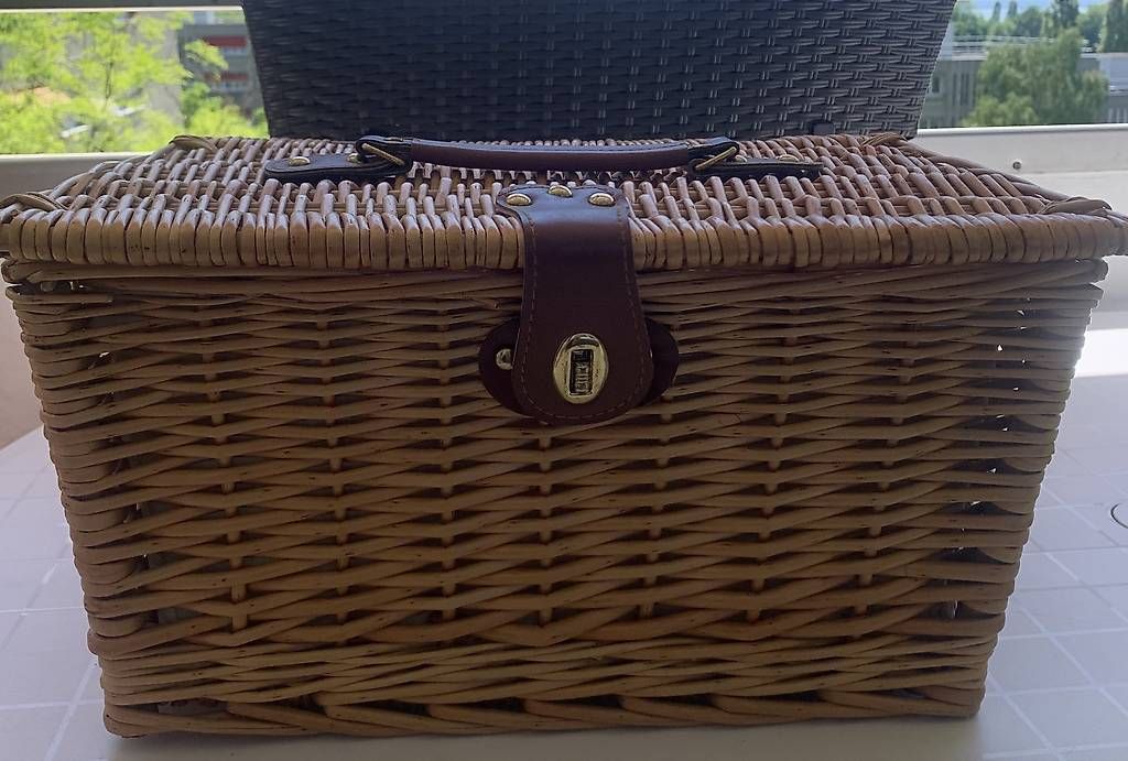 Coffre pour piknik (D'occasion) à Lausanne pour CHF 50 – retrait ...