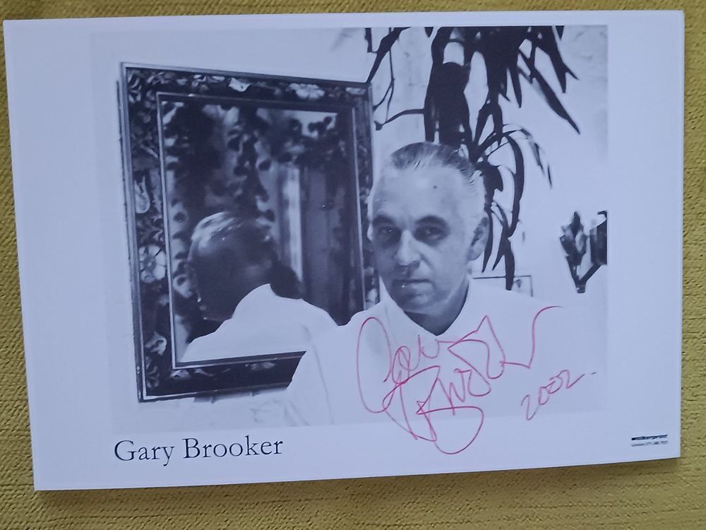 Gary Brooker - verstorben - handsignierte Autogrammkarte (Gebraucht) in ...