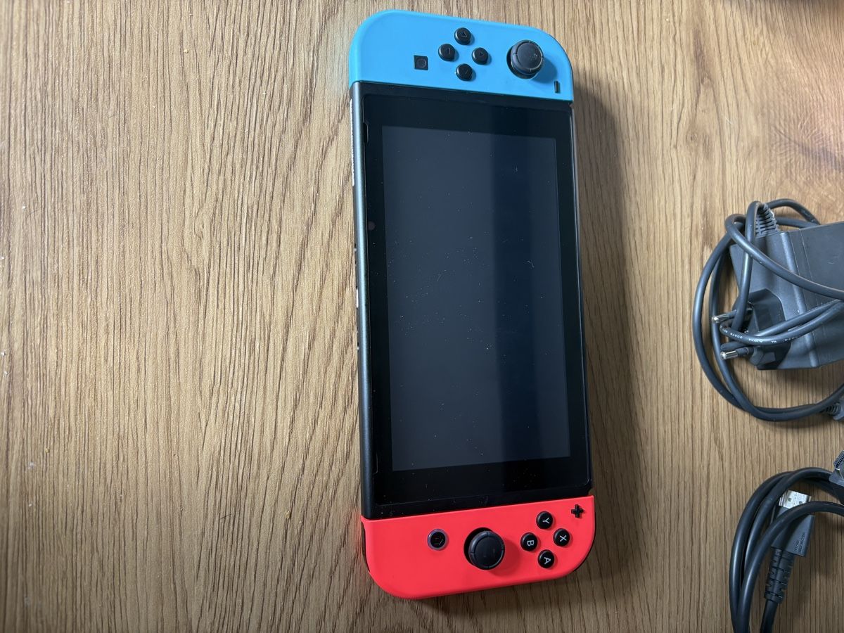 Nintendo Switch + Fc25 (D'occasion) à Vuadens pour CHF 130 – avec ...