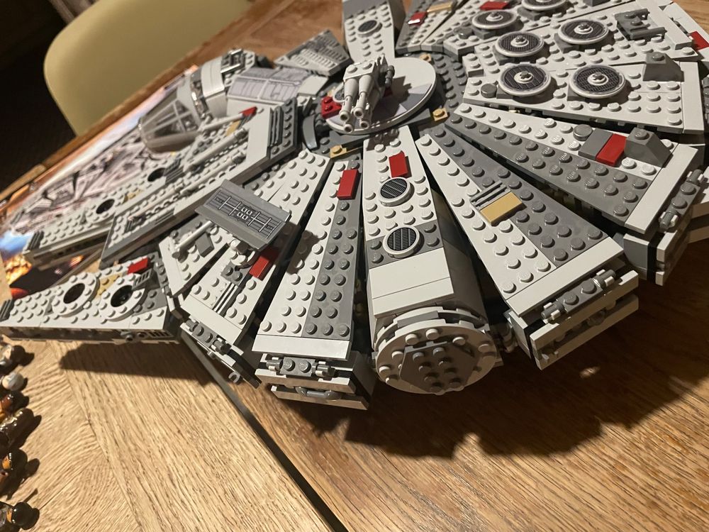 LEGO 75105: Millennium Falcon | Kaufen auf Ricardo