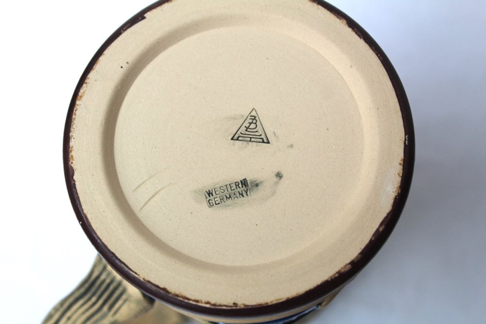 Keramik Gefäss, Stadtmusikanten (Gebraucht) in La Chaux-de-Fonds für CHF 1 – mit Lieferung auf ...