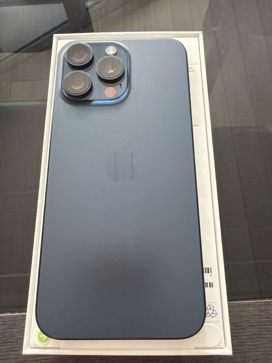 iPhone 15 Pro Max, comme neuf, sans Garantie ni facture (Neuf (Voir ...