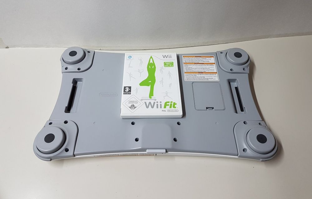 Balanc Board + Spiel Wii Fit Trainiere im eigenen Wohnzimmer (Gebraucht ...