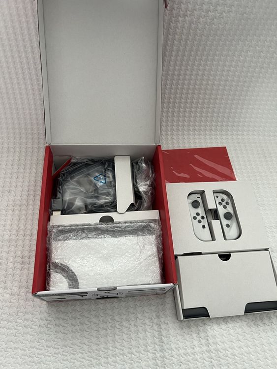 Nintendo Switch OLED (Neu und originalverpackt) in Kaltbrunn für CHF 280 – mit Lieferung auf ...