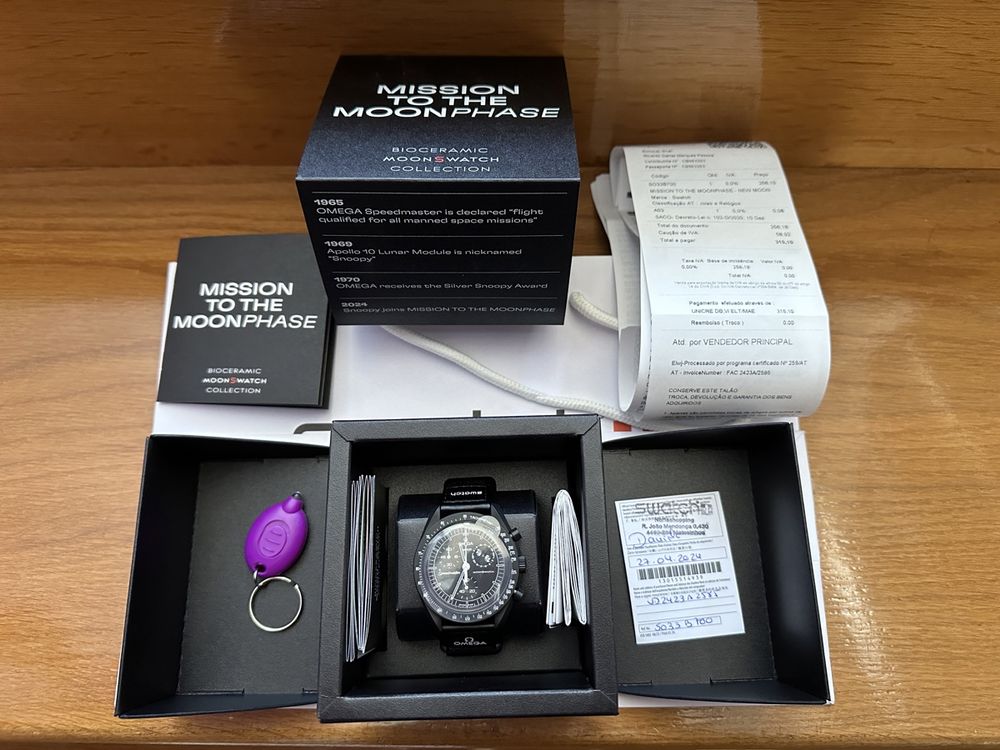 Omega Swatch Moonswatch Mission to Moonphase Snoopy Black (Neu (gemäss Beschreibung)) in Horgen ...