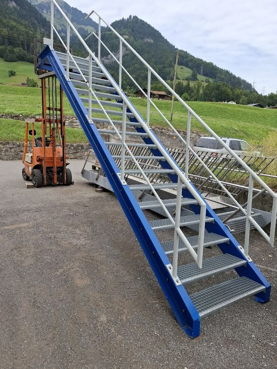 Treppe mit Podest und Geländer (Gebraucht) in Reichenbach i. K. für CHF ...