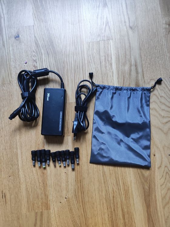Ladegerät / 90 W Laptop-Universalladegerät (Gebraucht) in Watt für CHF ...