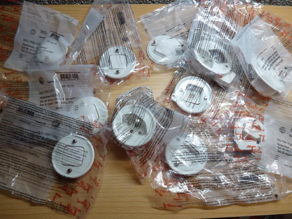 11 St. Feller Standart Abdeckungen weiss (Neu und originalverpackt) in Hombrechtikon für CHF 9. ...