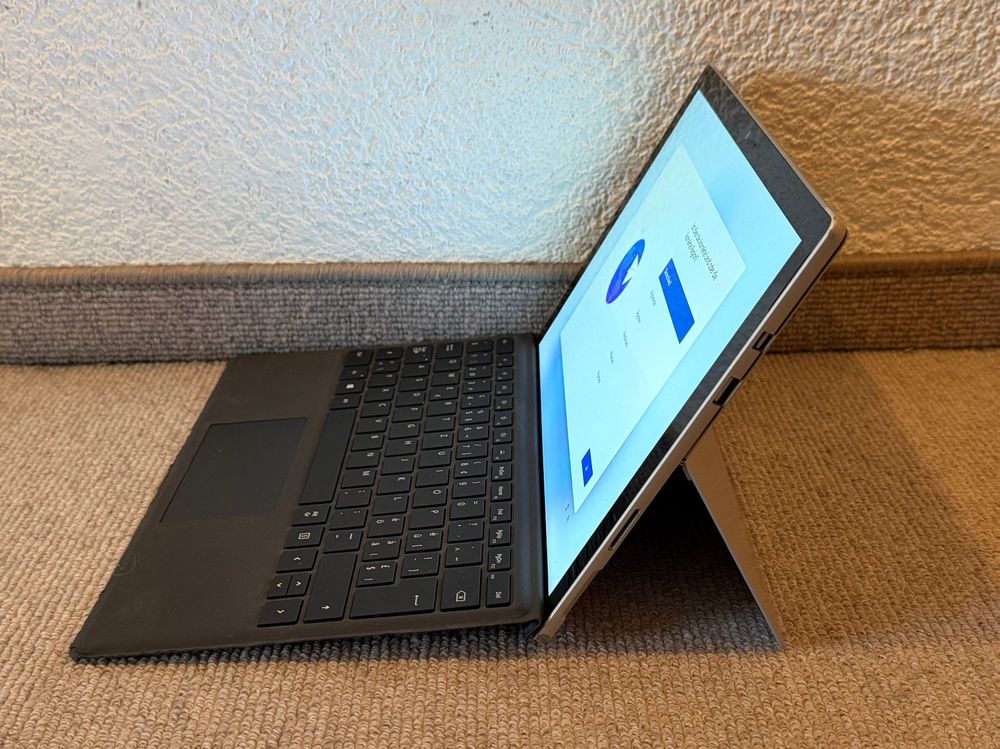 Surface Pro 5 LTE | i5 | 8GB RAM | 256GB SSD | Win 11 Pro (Gebraucht) in Altendorf für CHF 142 ...