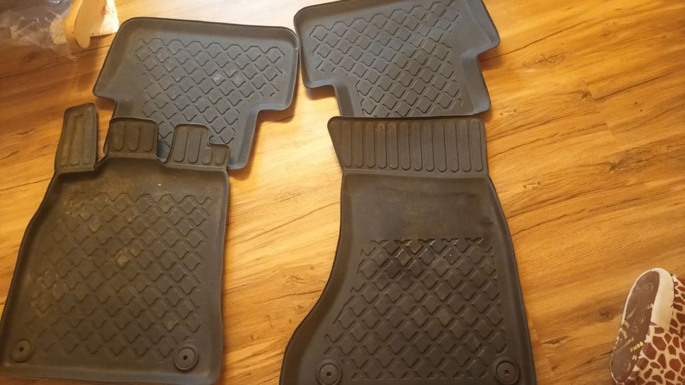 Audi A4 B8 oder Audi A5 8T3/8TA Gummi Fussmatten (Gebraucht) in ...