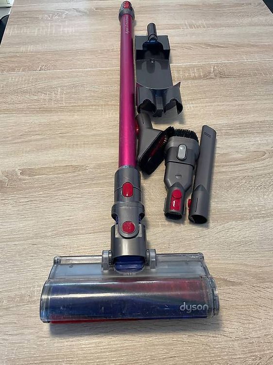 Dyson 7 Bodenbürste mit Rohr + Ersatzteile (Gebraucht) in Ebikon für CHF 40 – nur Abholung auf ...